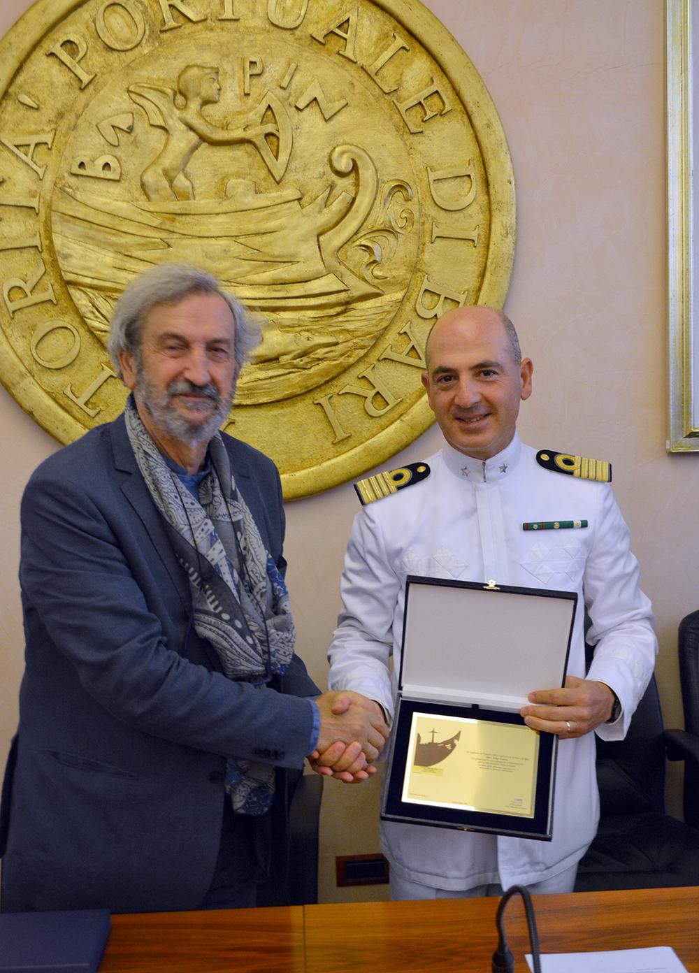 Bari, al porto arriva «La nave della speranza» per ricordare lo sbarco ...