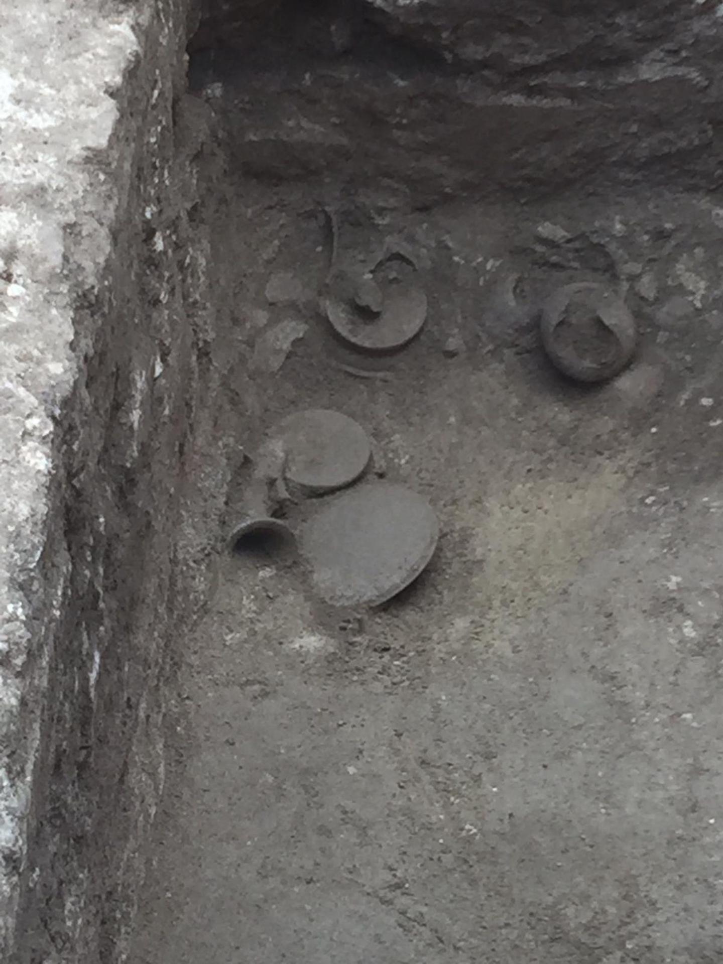 Bari, vasi, terracotte e corredi funerari: scoperta necropoli romana - Foto 2 di 8 - La Gazzetta ...