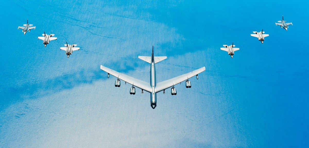 F35 italiani in volo con i cacciabombardieri nucleari USA - Foto 2 di 4 ...