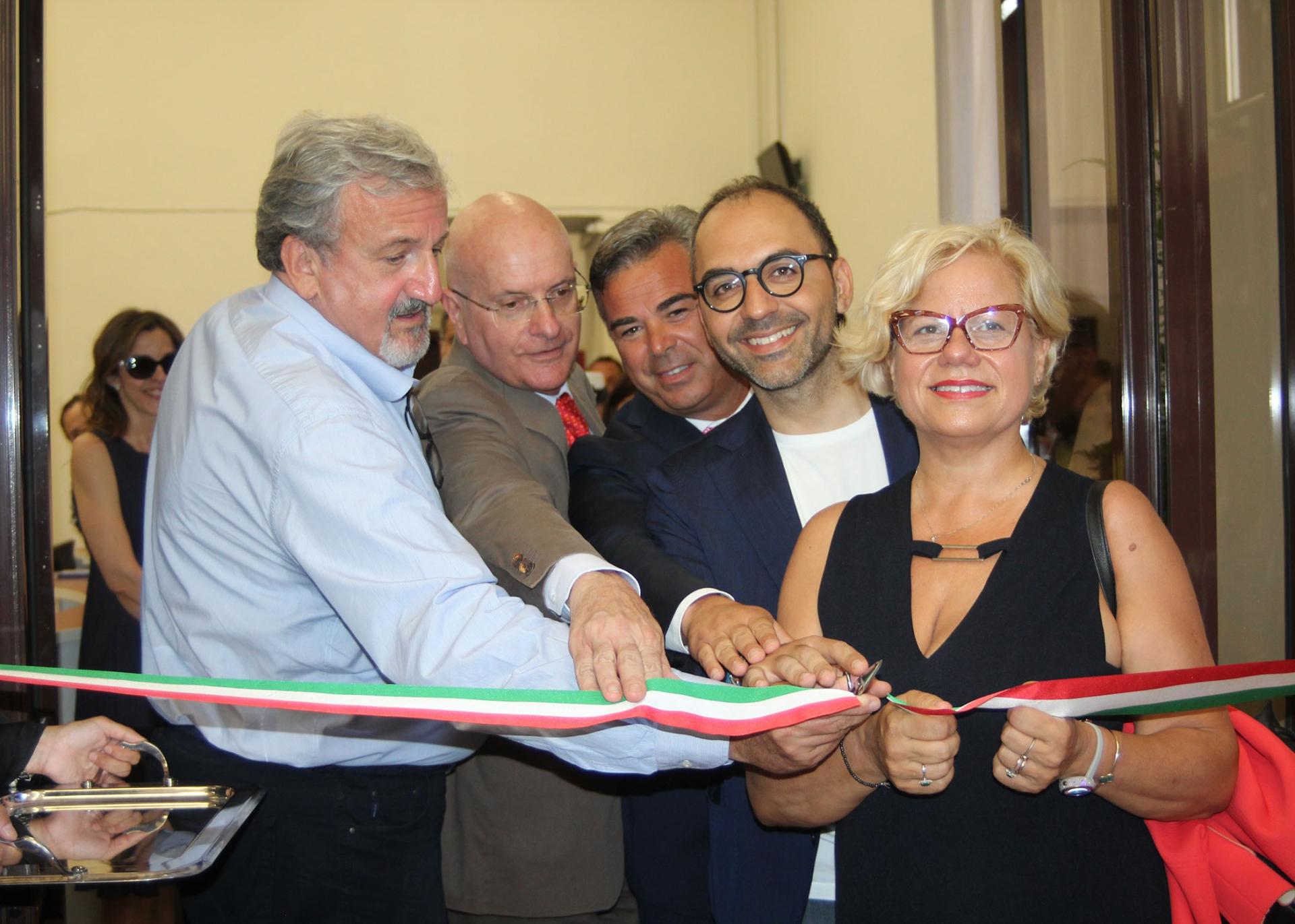 Foggia, Emiliano inaugura la Biblioteca di Comunità - Foto 4 di 6 - La ...