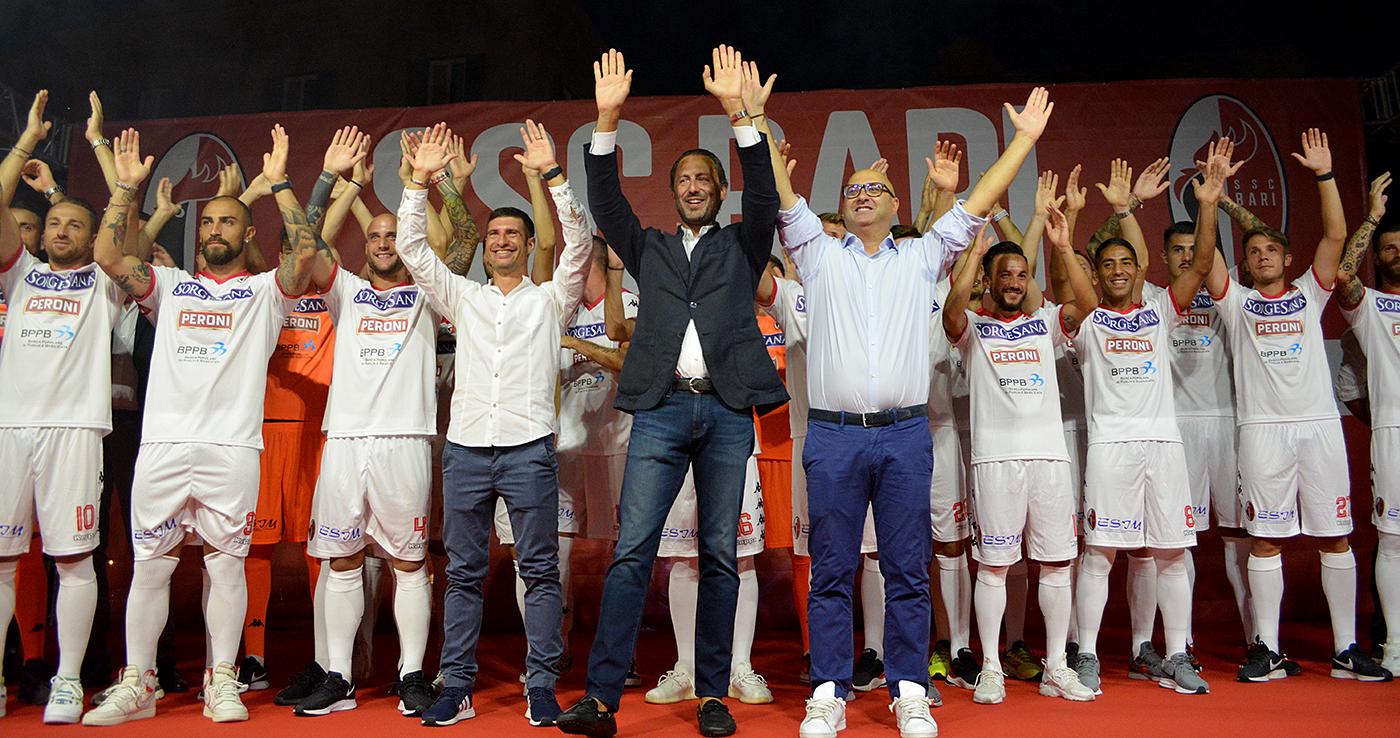 Bari, ecco la nuova squadra: la presentazione ufficiale - Foto 2 di 18 ...