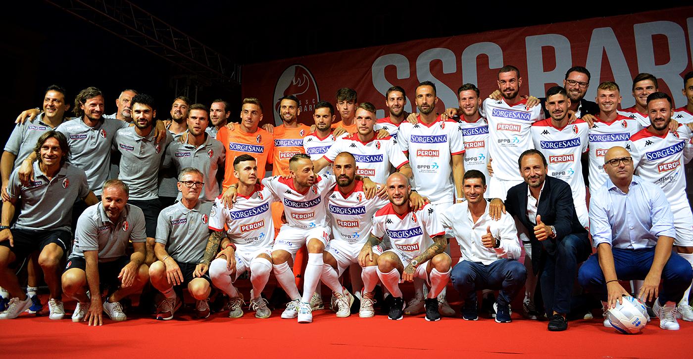 Bari, ecco la nuova squadra: la presentazione ufficiale - Foto 2 di 18 ...