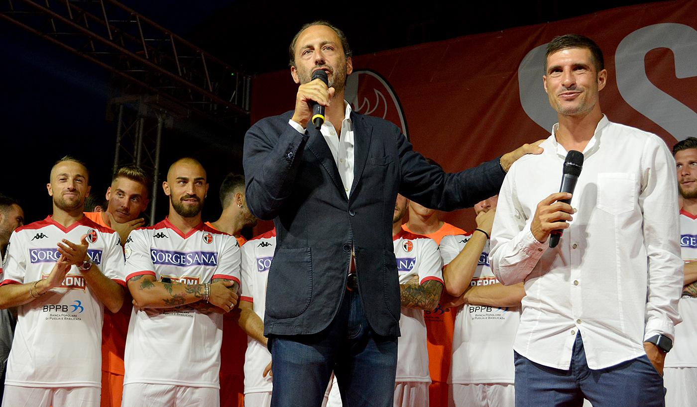 Bari, ecco la nuova squadra: la presentazione ufficiale - Foto 1 di 18 ...