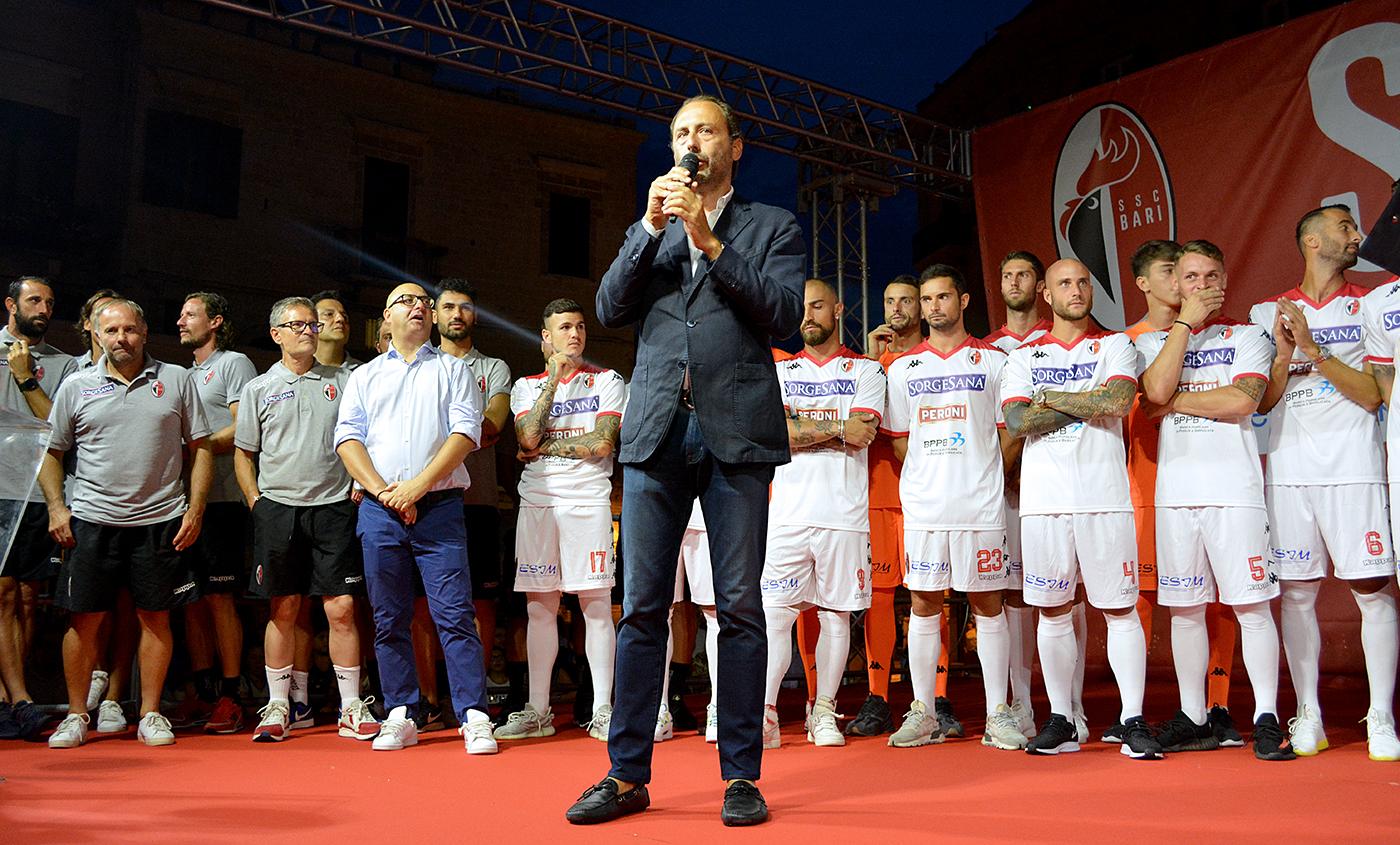 Bari, ecco la nuova squadra: la presentazione ufficiale - Foto 2 di 18 ...