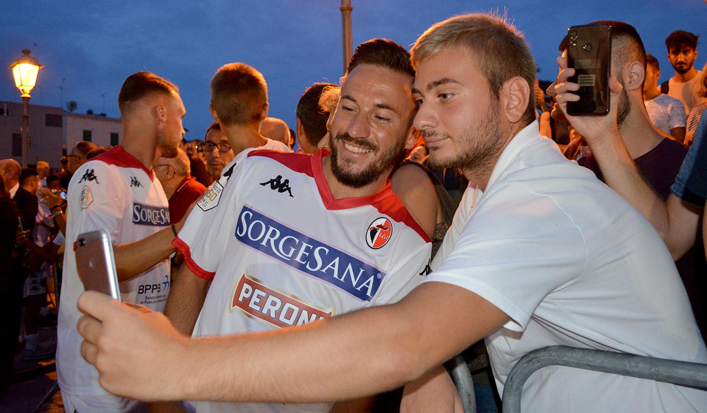 Bari, ecco la nuova squadra: la presentazione ufficiale - Foto 2 di 18 ...