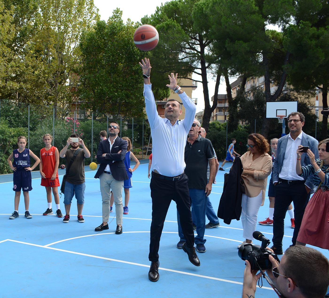 Bari, nuovo campo da basket e percorso fitness a Parco 2 giugno - Foto ...