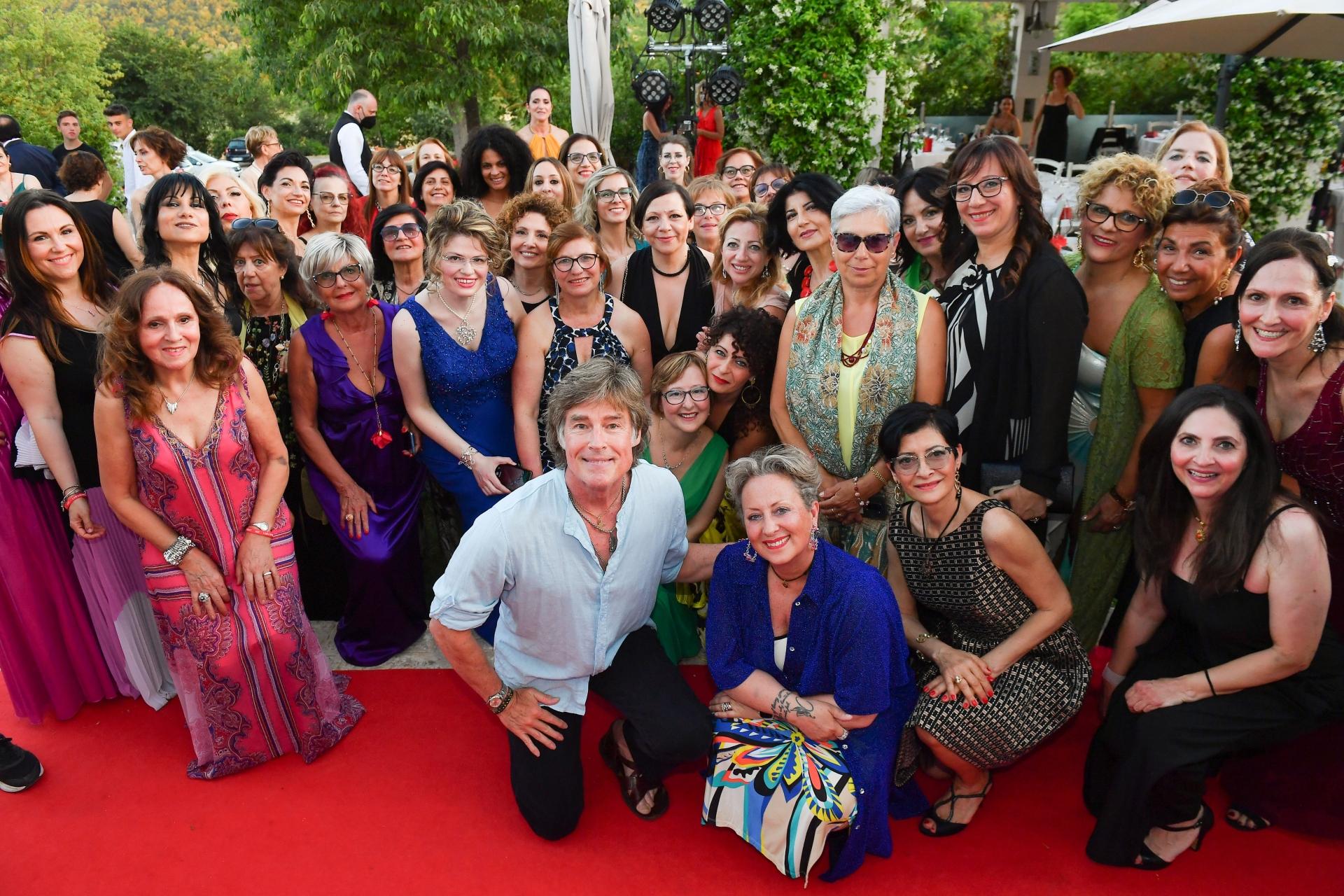 Sensual Dance Fit, Carolyn Smith ospite nella masseria di Ronn Moss in Puglia - Foto 2 di 4 - La ...
