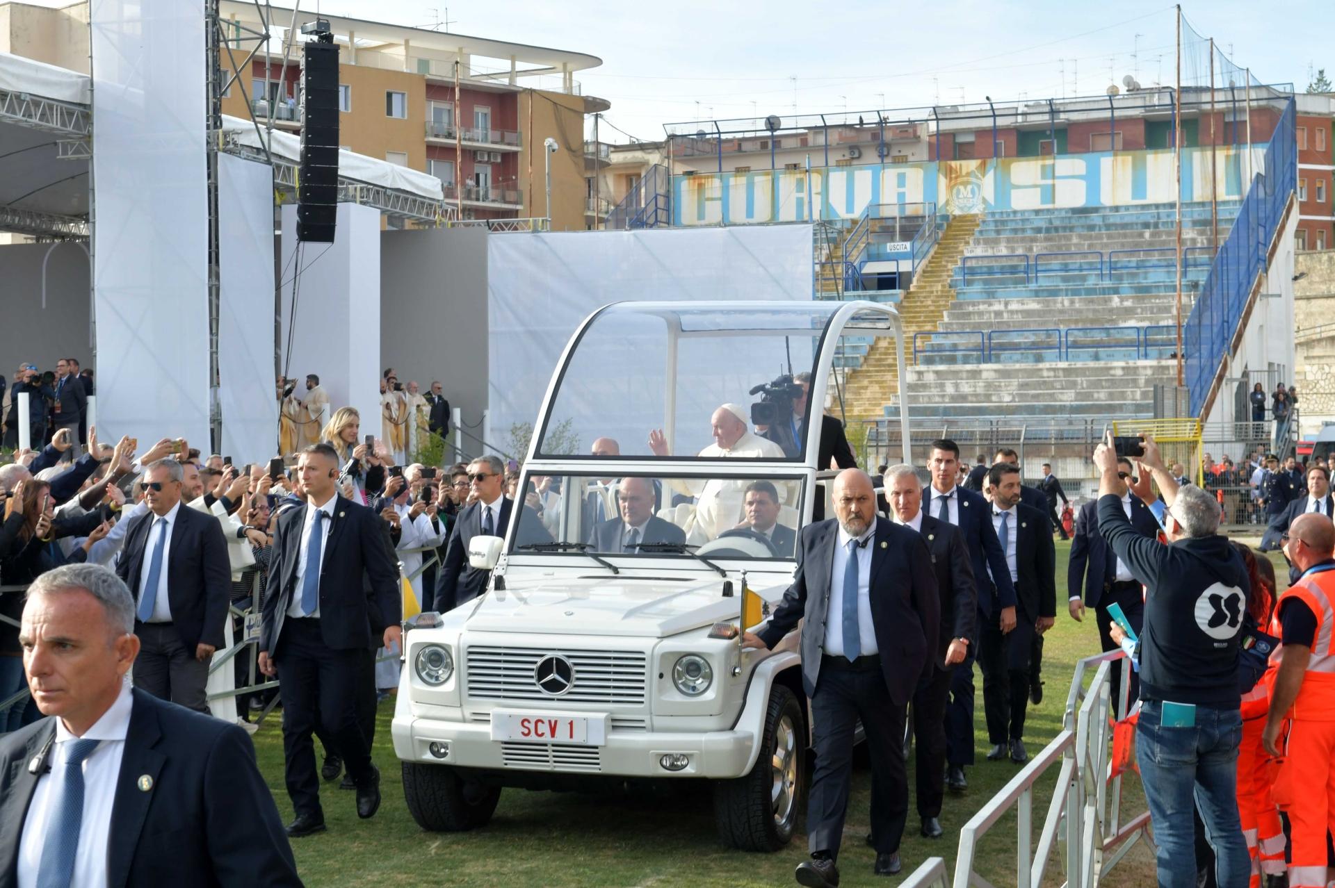 Matera, grande partecipazione per la visita di Papa Francesco - Foto 1 ...