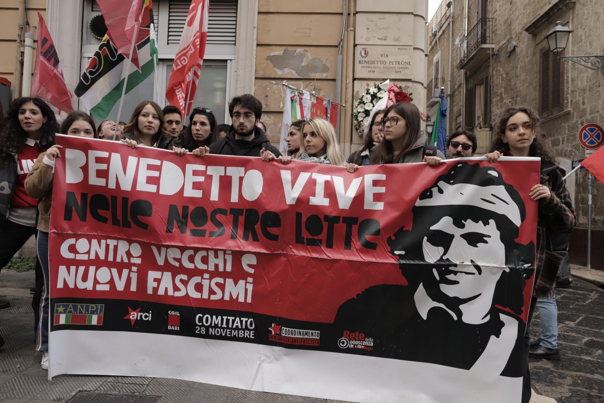 Bari ricorda Benedetto Petrone a 45 anni dall'omicidio - Foto 1 di 5 ...