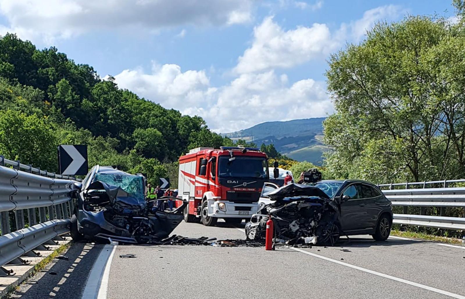 Scontro fra due auto sulla Potenza-Melfi: muore un 51enne e tre feriti ...