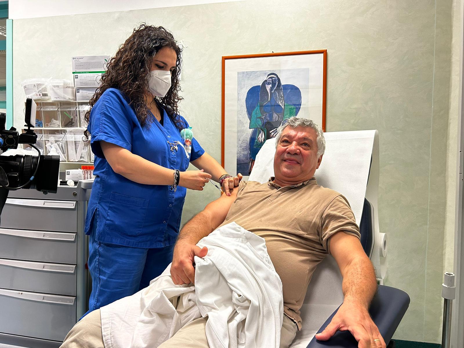 Bari, via alla campagna di vaccinazione Covid e influenza: i primi a ...