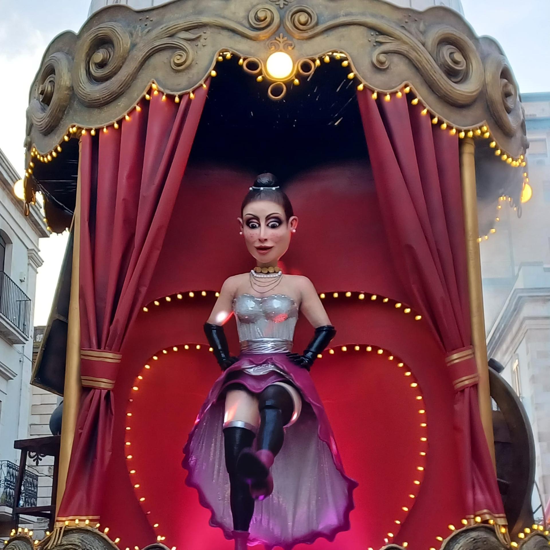 Carnevale di Putignano 2024: ecco la prima sfilata dei giganti di ...