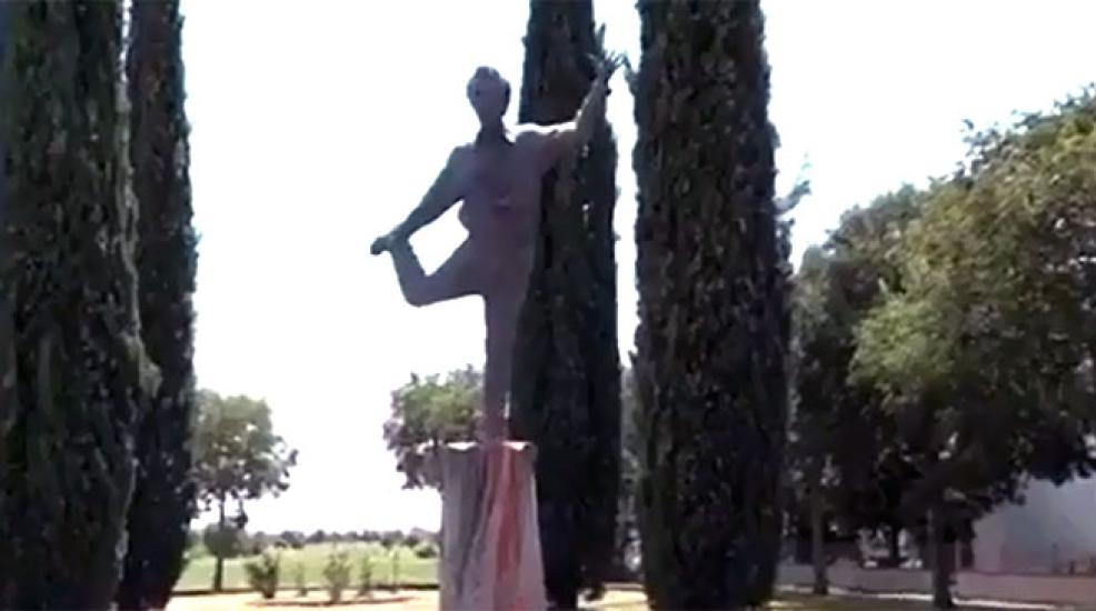 Roberto Benigni, imbrattata statua a Manciano - La Gazzetta del Mezzogiorno