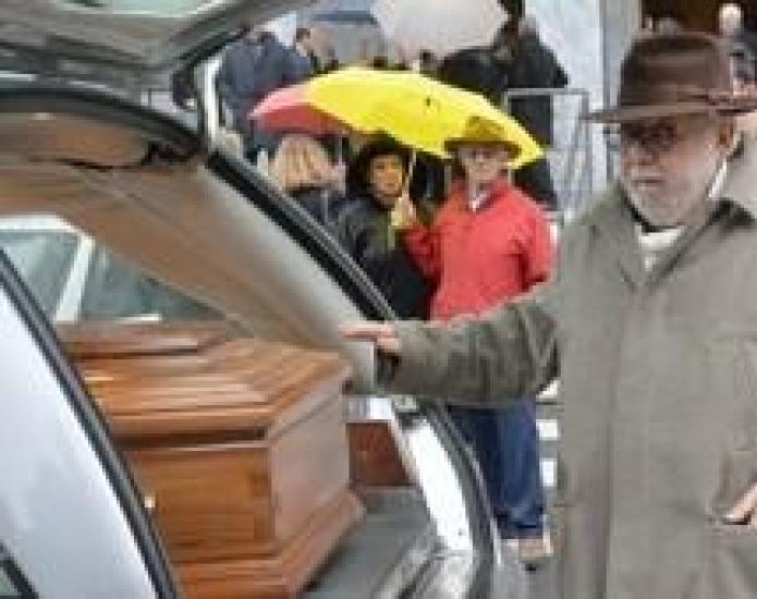 Paolo Villaggio al funerale del gemello - La Gazzetta del Mezzogiorno