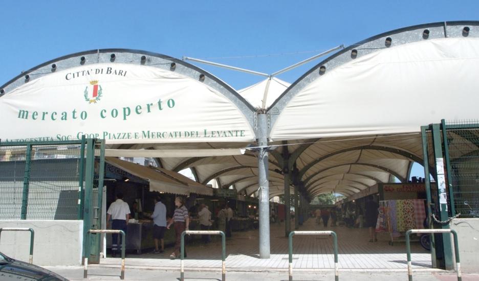 Bari, colpo al mercato di corso Mazzini: i ladri svaligiano 7 salumerie ...