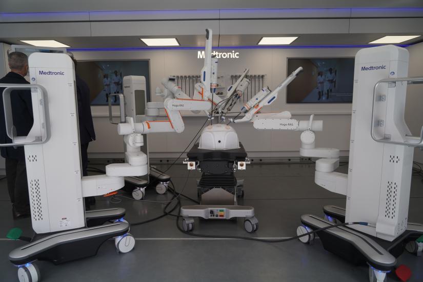 Acquaviva, al «Miulli» presentato il robot Hugo: una mano tecnologica ...