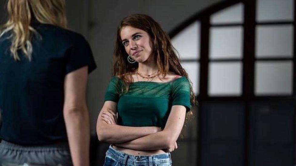 Da «Mare Fuori» al set di Trani: l'attrice Valentina Romani in Puglia e ...