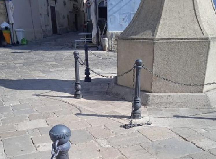 Copertino, alla città non piacciono le catene per indicare la Ztl ...