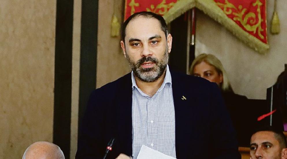 Taranto, Melucci congela Fiusco e chiude a Di Gregorio: tensione alta ...