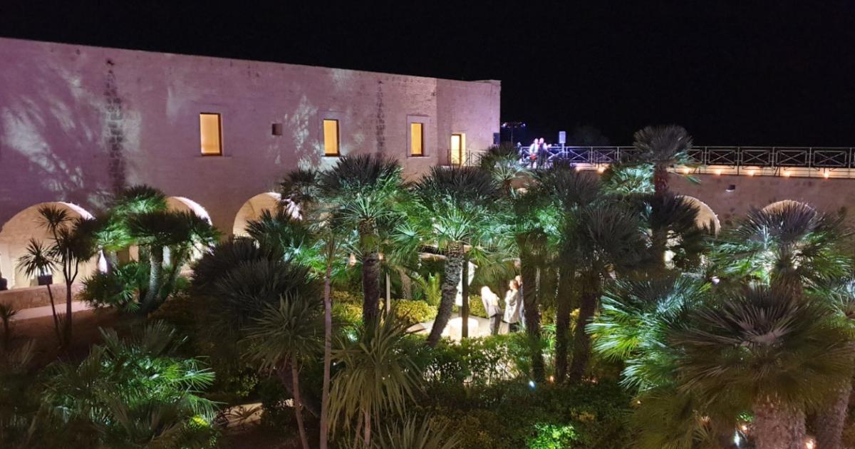 Trani, forzato cancello monastero di Colonna: turisti passeggiano ...