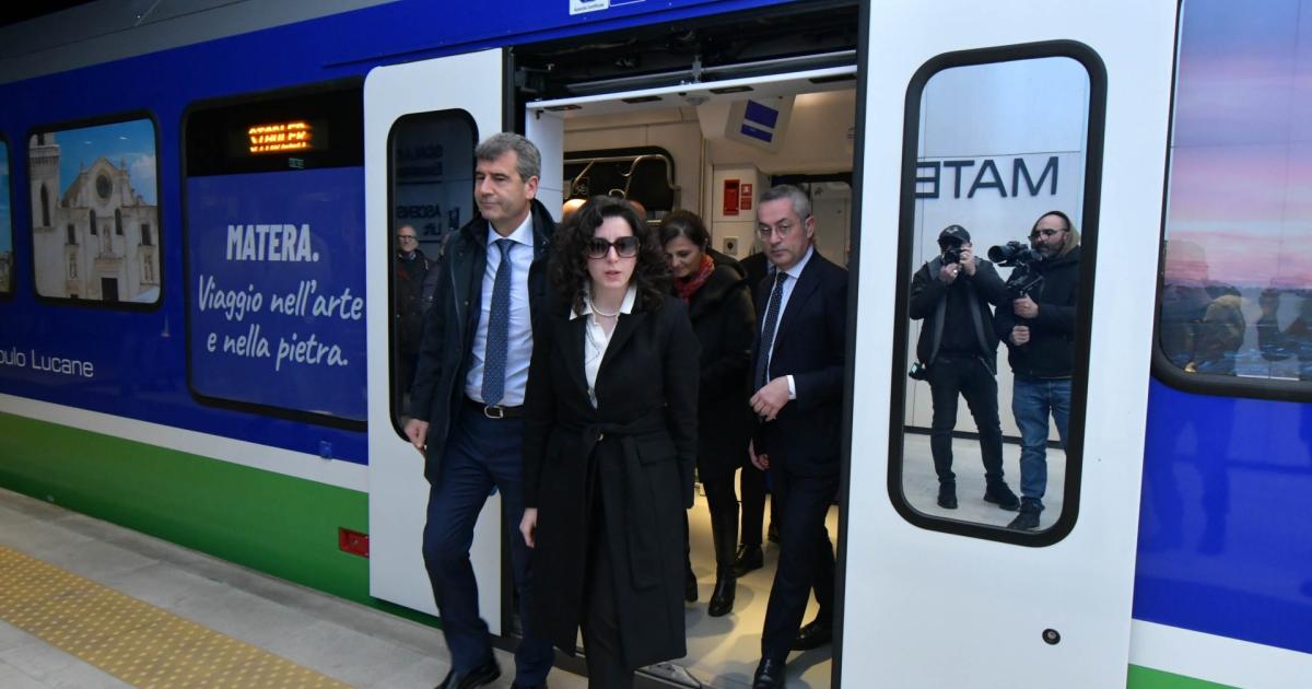 Ferrovie Appulo Lucane, inaugurato oggi nuovo treno Matera-Bari - Foto ...