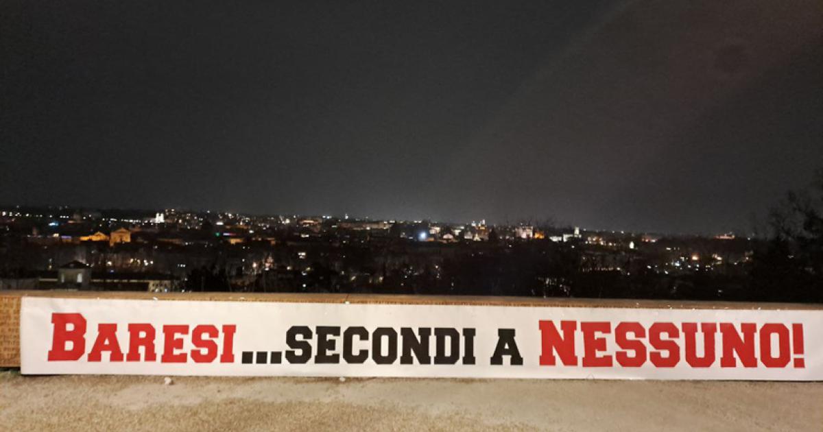 Da Bari a Roma, affisso al Gianicolo lo striscione dei tifosi del Bari ...