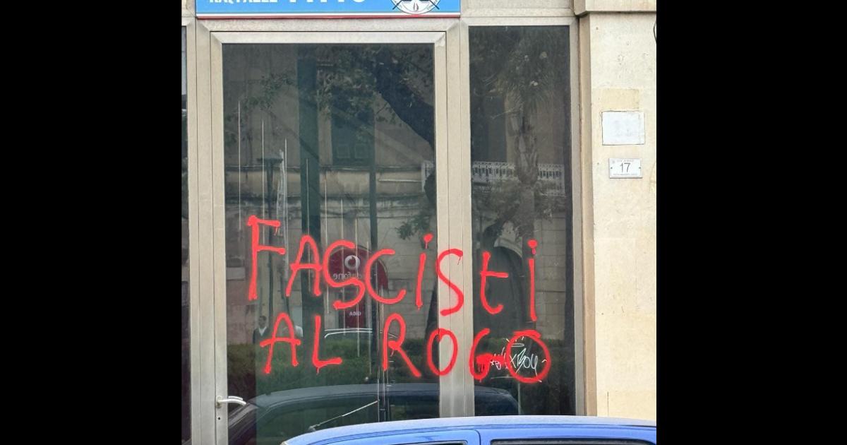 «Fascisti al rogo», imbrattato comitato centrodestra a Maglie, la ...