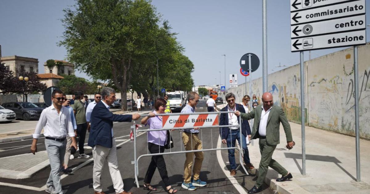 Barletta, via V. Veneto riaperta al traffico: pronta la scalinata del ...