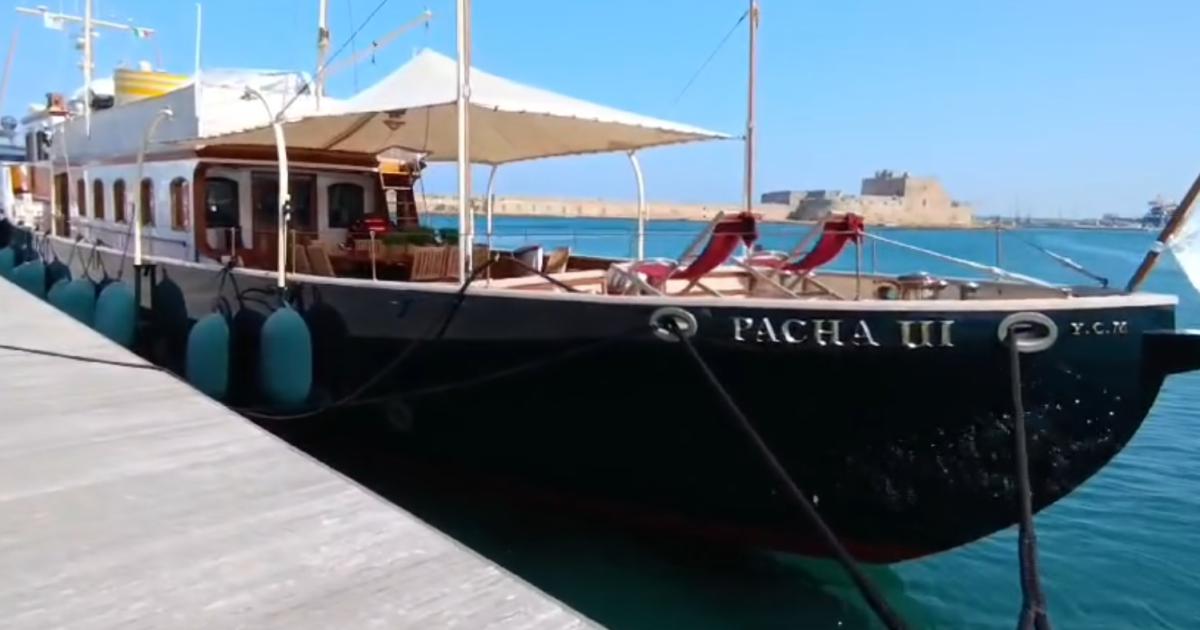 Nella Marina di Brindisi è ormeggiato il Pacha III, yacht d'epoca della famiglia reale di ...
