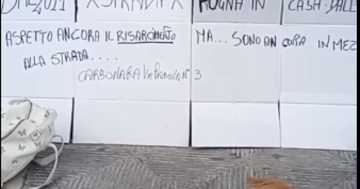 «Dal 2011 in strada per colpa della fogna in casa», la protesta di una ...