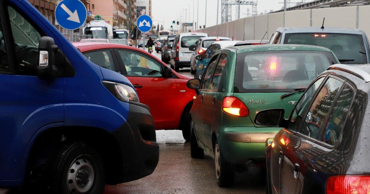 Bari, traffico sempre in tilt in via Capruzzi: la rotatoria alimenta ...