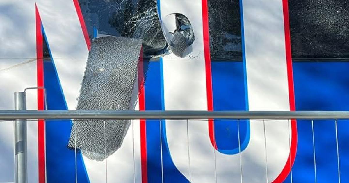 Casarano calcio, sassaiola ad Ischia contro il pulmann della squadra ...