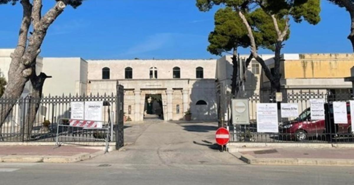 Trani, aprono il loculo e trovano una salma abusiva: avviata un ...