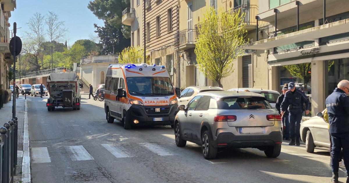 Matera, auto in sosta sulle strisce impedisce la visuale: macchina ...