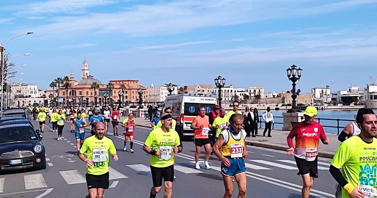 Bari, corridore ha un infarto durante Vivicittà: trasportato al Policlinico, sta bene - Foto 1 ...