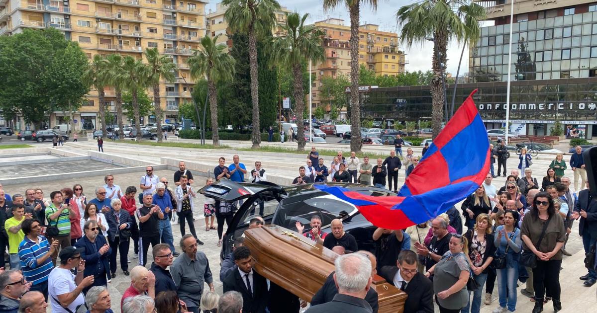 A Taranto l'ultimo saluto all'ex sindaco Giancarlo Cito dopo le ...