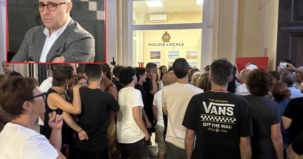 Taranto, il sindaco Bitetti si dimette: «Ho ricevuto minacce dagli ...