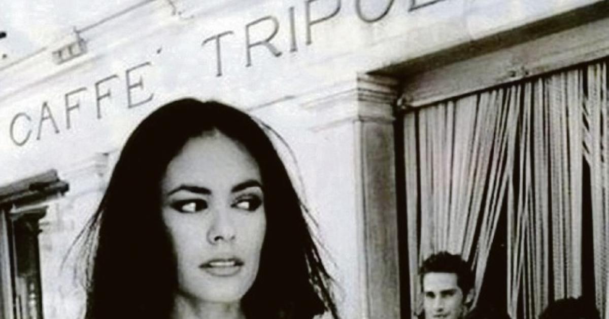Chiude il Caffè Tripoli, storico locale di Martina Franca: qui la foto con la Cucinotta - La ...