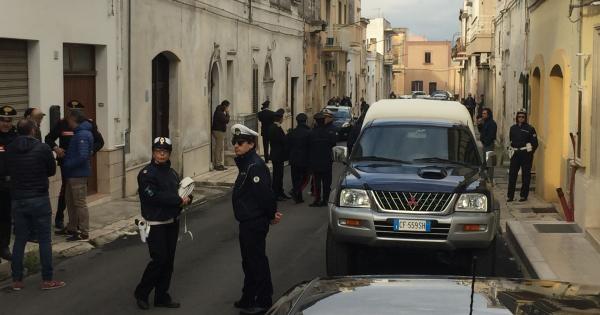 La strage di famiglia a Sava il carabiniere ha ammazzato per proventi ...