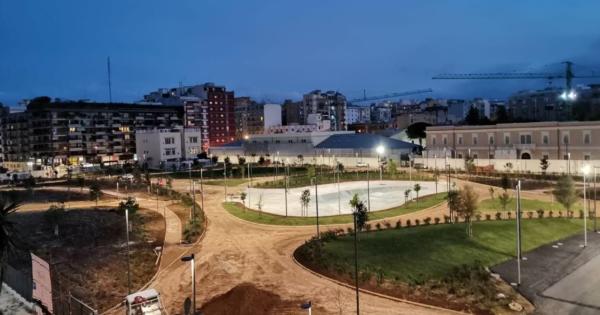 Bari, il Parco Rossani si illumina per la prima volta - Foto 1 di 1 ...