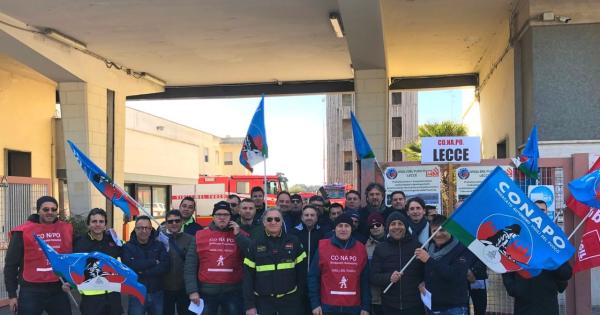 Lecce, i vigili del fuoco scendono in strada: «No al trasferimento ...