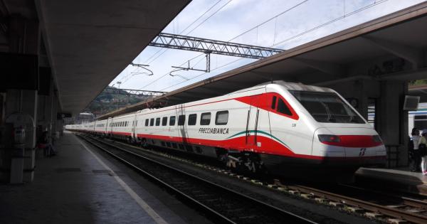 Fiocco rosa a bordo di un Frecciabianca: capotreno fa nascere una bimba nel vagone - La Gazzetta ...