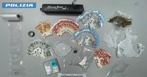 Taranto, spaccio in casa al piano terra in pieno centro: arrestato 46enne pregiudicato - La ...