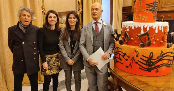 A Bari proiezioni, luci, flash mob e conversazioni musicali: così la ...