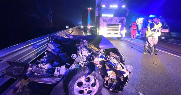 Schianto nella notte tra auto e tir sulla Ss 93 tra Canosa e Barletta ...
