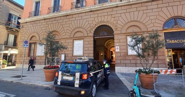 Bari, arriva il primo provvedimento del prefetto: sospesa per 3 mesi la ...