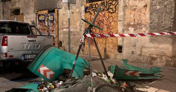 Dopo i festeggiamenti a Bari solo cinque i cassonetti distrutti: «Pochi ...