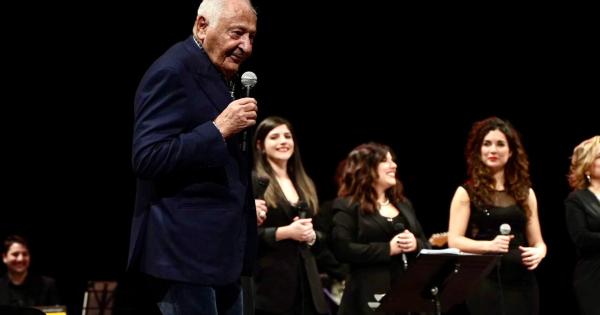 Capodanno solidale al Petruzzelli: Mogol incanta Bari e raccoglie fondi ...