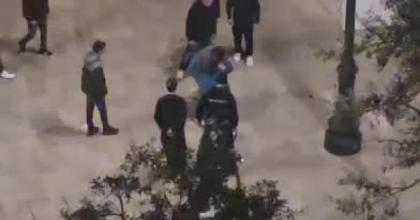 Bari, calci e pugni fra due giovani in piazza Risorgimento - Gazzetta ...