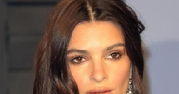 La modella e attrice Usa Emily Ratajkowski a Beverly Hills - Gazzetta ...